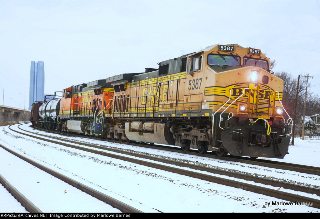 BNSF 6387 Idles with a manifest at the Burnett Interlocking near 23rd St.